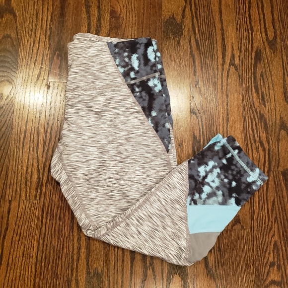 Zella | Pants & Jumpsuits | Zella Crops | Poshmark